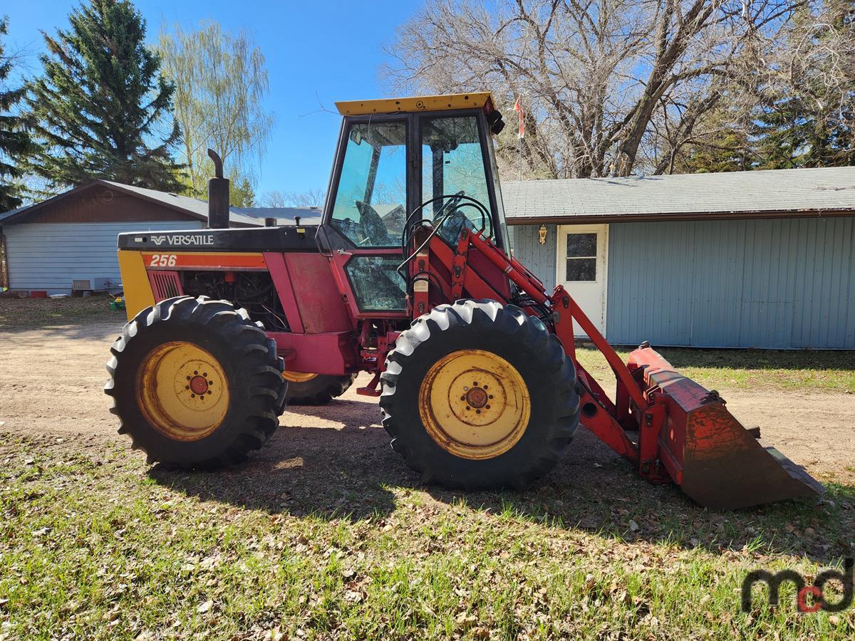 1984 Versatile 256 Bi-Directional Tractor